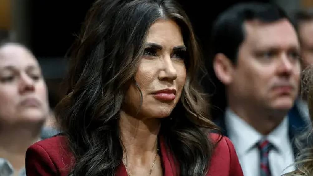 Roban bolso de la secretaria de Seguridad Nacional, Kristi Noem, en un restaurante de Washington